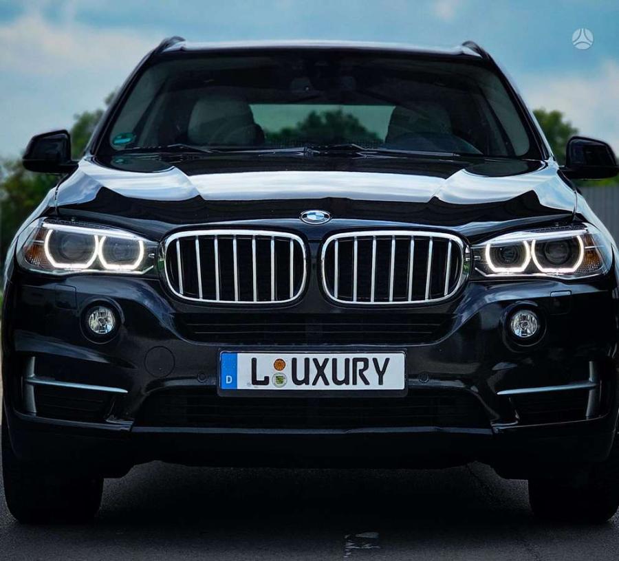 Black BMW X5 2017 in Marijampole, with an engine capacity of 2.00 L and mileage of 250 thousand km for 15555 €, photo 3 on AUTOMOTO.COM.LV