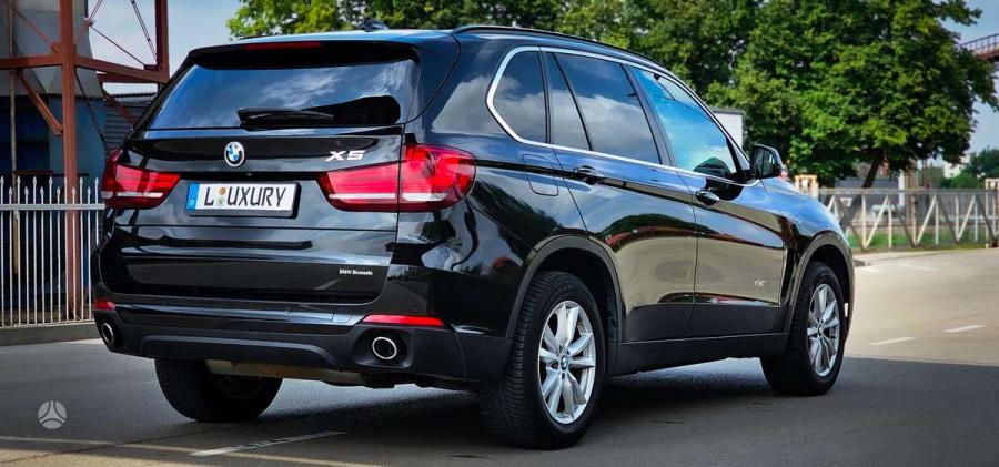 Black BMW X5 2017 in Marijampole, with an engine capacity of 2.00 L and mileage of 250 thousand km for 15555 €, photo 7 on AUTOMOTO.COM.LV