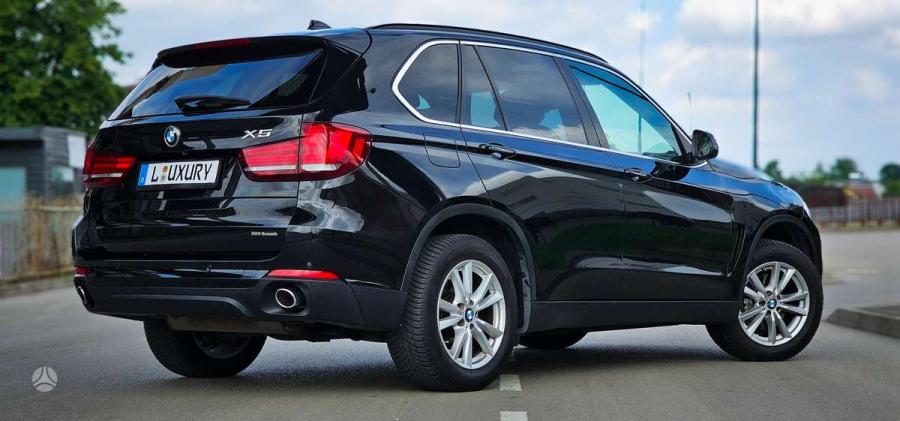 Black BMW X5 2017 in Marijampole, with an engine capacity of 2.00 L and mileage of 250 thousand km for 15555 €, photo 11 on AUTOMOTO.COM.LV