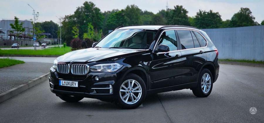 Black BMW X5 2017 in Marijampole, with an engine capacity of 2.00 L and mileage of 250 thousand km for 15555 €, photo 15 on AUTOMOTO.COM.LV
