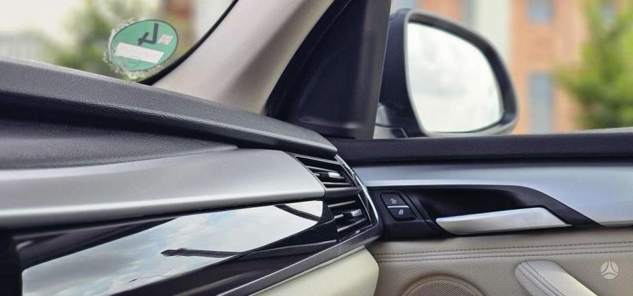 Black BMW X5 2017 in Marijampole, with an engine capacity of 2.00 L and mileage of 250 thousand km for 15555 €, photo 30 on AUTOMOTO.COM.LV