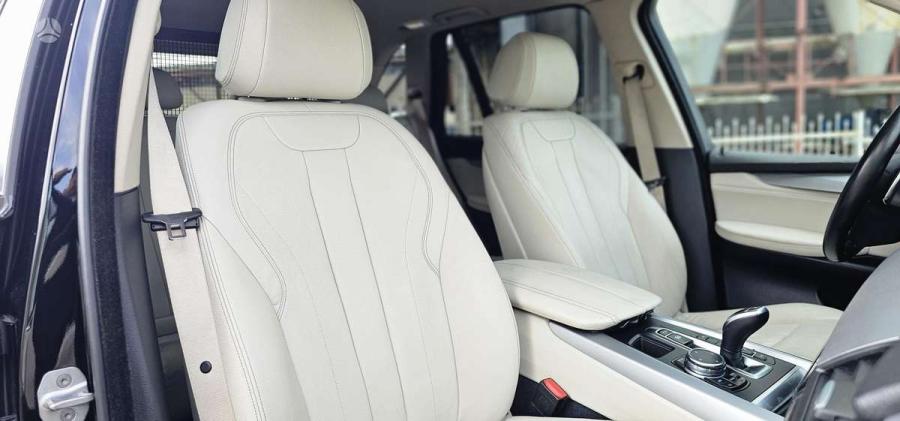 Black BMW X5 2017 in Marijampole, with an engine capacity of 2.00 L and mileage of 250 thousand km for 15555 €, photo 32 on AUTOMOTO.COM.LV