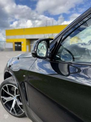 Black BMW X5 2017 in Siauliai, with an engine capacity of 2.99 L and mileage of 312 thousand km for 26000 €, photo 3 on AUTOMOTO.COM.LV