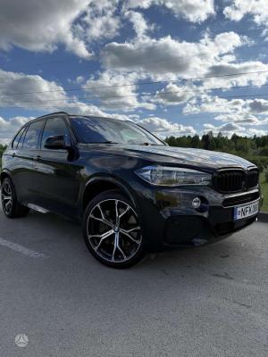 Black BMW X5 2017 in Siauliai, with an engine capacity of 2.99 L and mileage of 312 thousand km for 26000 €, photo 4 on AUTOMOTO.COM.LV