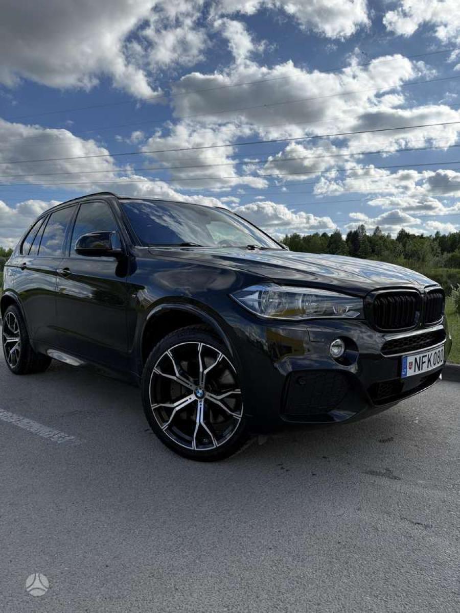 Black BMW X5 2017 in Siauliai, with an engine capacity of 2.99 L and mileage of 312 thousand km for 26000 €, photo 4 on AUTOMOTO.COM.LV