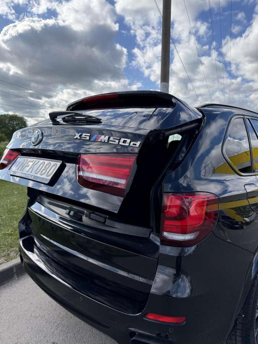 Black BMW X5 2017 in Siauliai, with an engine capacity of 2.99 L and mileage of 312 thousand km for 26000 €, photo 6 on AUTOMOTO.COM.LV