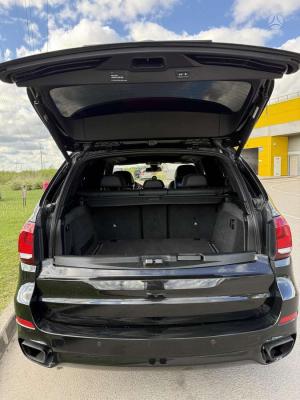 Black BMW X5 2017 in Siauliai, with an engine capacity of 2.99 L and mileage of 312 thousand km for 26000 €, photo 8 on AUTOMOTO.COM.LV