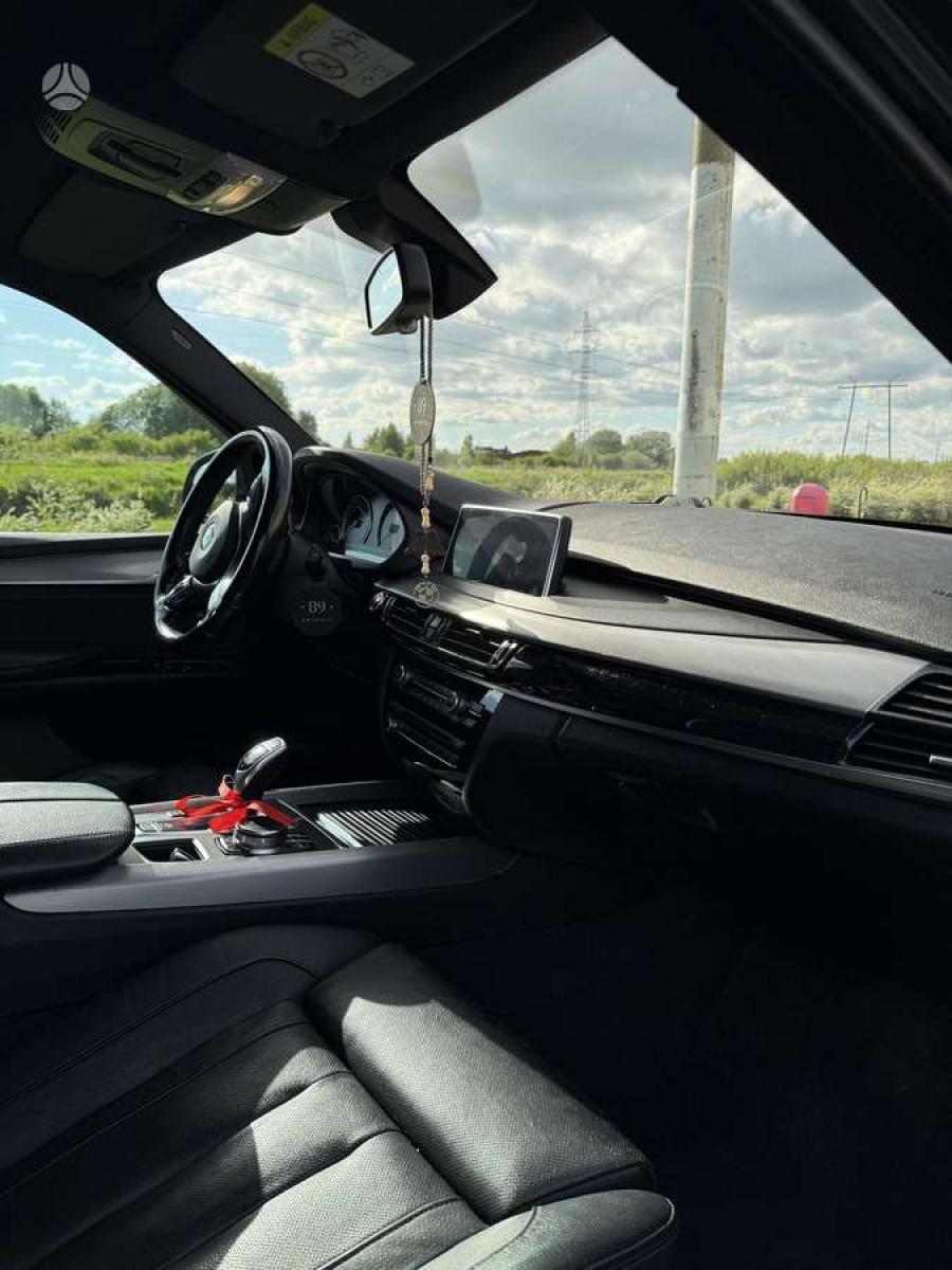Black BMW X5 2017 in Siauliai, with an engine capacity of 2.99 L and mileage of 312 thousand km for 26000 €, photo 12 on AUTOMOTO.COM.LV