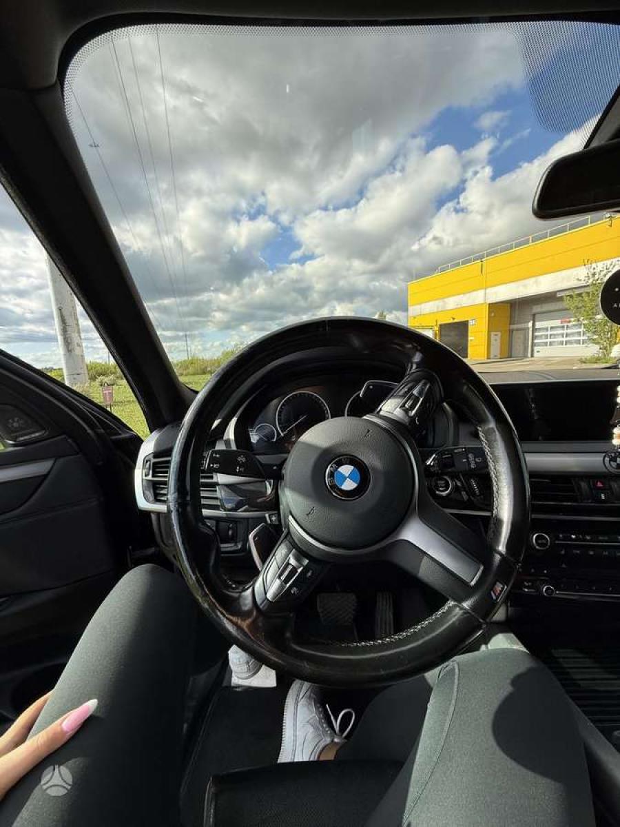 Black BMW X5 2017 in Siauliai, with an engine capacity of 2.99 L and mileage of 312 thousand km for 26000 €, photo 14 on AUTOMOTO.COM.LV