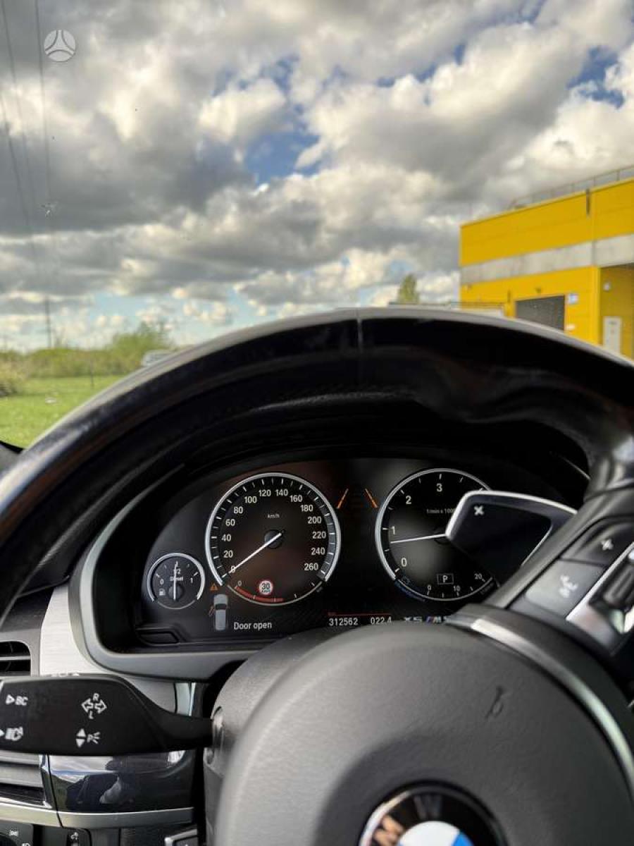 Black BMW X5 2017 in Siauliai, with an engine capacity of 2.99 L and mileage of 312 thousand km for 26000 €, photo 16 on AUTOMOTO.COM.LV