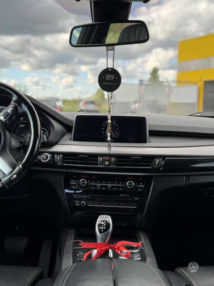 Black BMW X5 2017 in Siauliai, with an engine capacity of 2.99 L and mileage of 312 thousand km for 26000 €, photo 17 on AUTOMOTO.COM.LV
