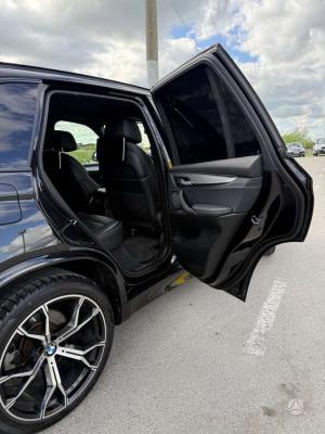 Black BMW X5 2017 in Siauliai, with an engine capacity of 2.99 L and mileage of 312 thousand km for 26000 €, photo 18 on AUTOMOTO.COM.LV
