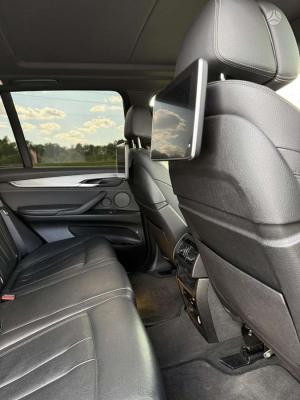 Black BMW X5 2017 in Siauliai, with an engine capacity of 2.99 L and mileage of 312 thousand km for 26000 €, photo 19 on AUTOMOTO.COM.LV
