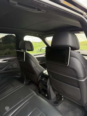 Black BMW X5 2017 in Siauliai, with an engine capacity of 2.99 L and mileage of 312 thousand km for 26000 €, photo 20 on AUTOMOTO.COM.LV