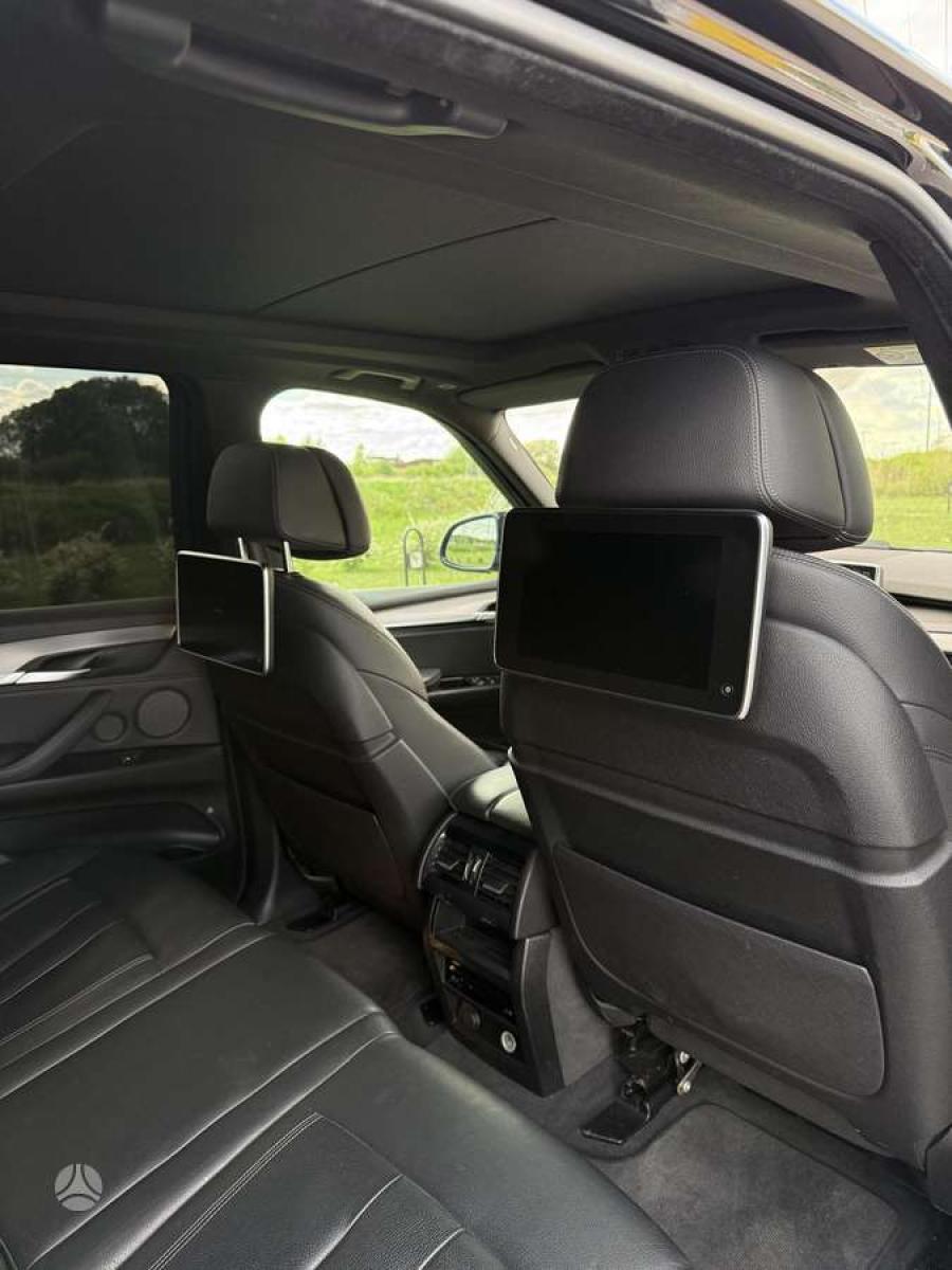 Black BMW X5 2017 in Siauliai, with an engine capacity of 2.99 L and mileage of 312 thousand km for 26000 €, photo 20 on AUTOMOTO.COM.LV