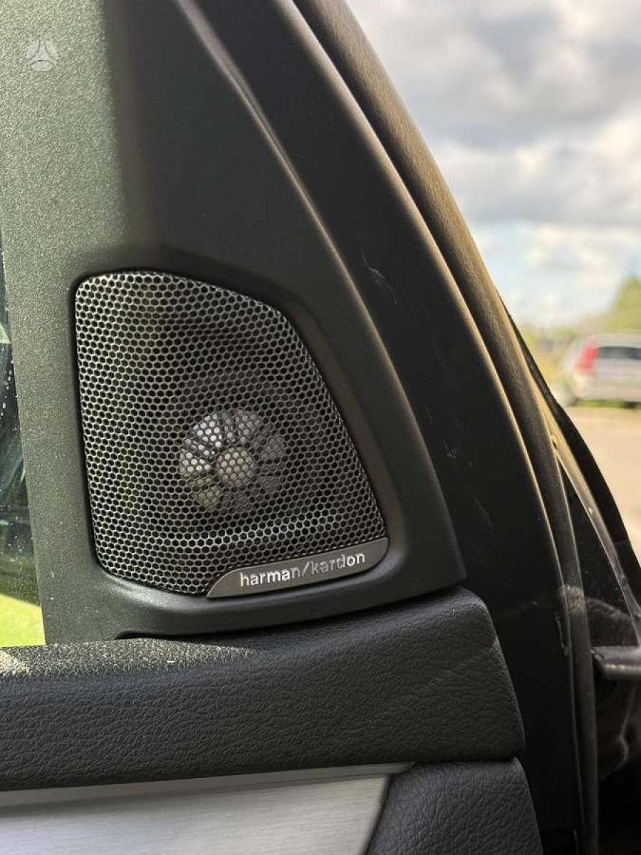 Black BMW X5 2017 in Siauliai, with an engine capacity of 2.99 L and mileage of 312 thousand km for 26000 €, photo 22 on AUTOMOTO.COM.LV