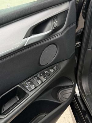 Black BMW X5 2017 in Siauliai, with an engine capacity of 2.99 L and mileage of 312 thousand km for 26000 €, photo 23 on AUTOMOTO.COM.LV
