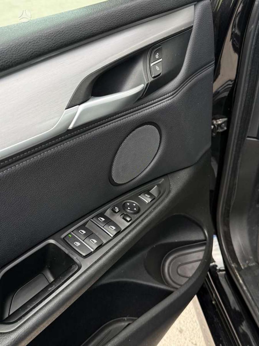 Black BMW X5 2017 in Siauliai, with an engine capacity of 2.99 L and mileage of 312 thousand km for 26000 €, photo 23 on AUTOMOTO.COM.LV