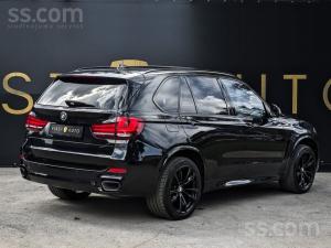 Melns BMW X5 2017 Tukums, ar dzinēja tilpumu 2.00 L un nobraukumu 127 tūkst. km par 22990 €, foto 33 vietnē AUTOMOTO.COM.LV