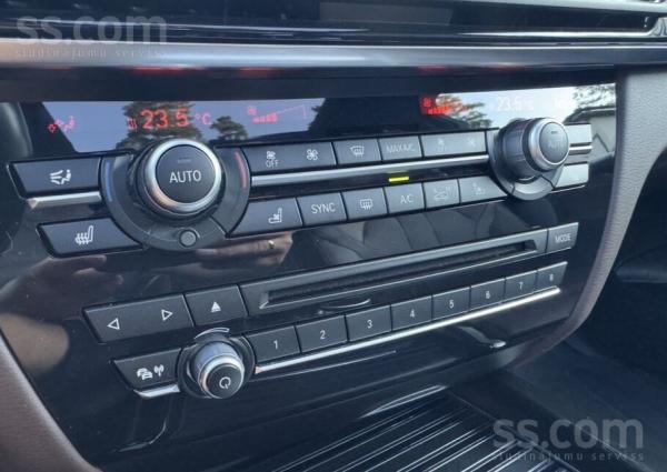 Black BMW X5 2017 in Riga, with an engine capacity of 3.00 L and mileage of 210 thousand km for 23900 €, photo 5 on AUTOMOTO.COM.LV
