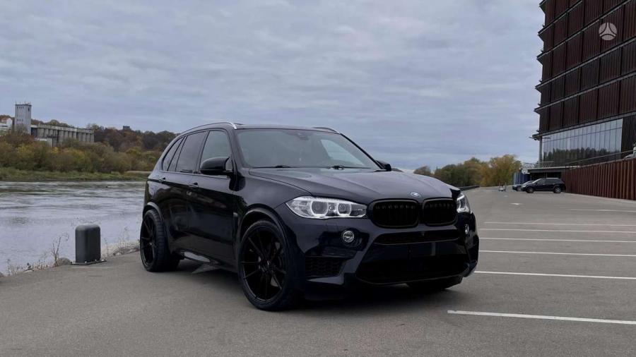 Черный БМВ Х5 2017 в Каунас, объемом двигателя 4.40 л и пробегом 78 тыс. км за 28999 €, фото 1 на AUTOMOTO.COM.LV