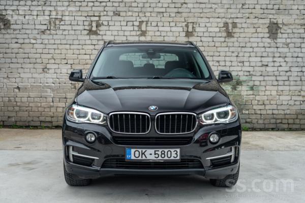 Black BMW X5 2017 in Liepaja, with an engine capacity of 3.00 L and mileage of 242 thousand km for 25000 €, photo 3 on AUTOMOTO.COM.LV