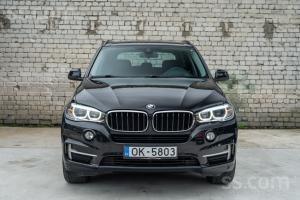 Black BMW X5 2017 in Liepaja, with an engine capacity of 3.00 L and mileage of 242 thousand km for 25000 €, photo 3 on AUTOMOTO.COM.LV