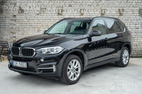 Black BMW X5 2017 in Liepaja, with an engine capacity of 3.00 L and mileage of 242 thousand km for 25000 €, photo 4 on AUTOMOTO.COM.LV