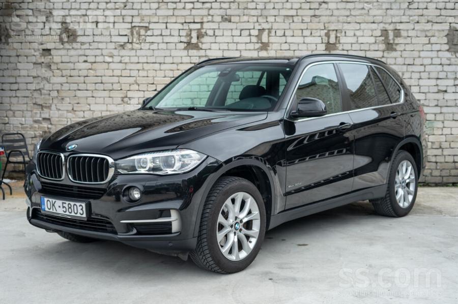 Black BMW X5 2017 in Liepaja, with an engine capacity of 3.00 L and mileage of 242 thousand km for 25000 €, photo 4 on AUTOMOTO.COM.LV