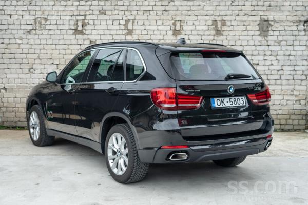 Black BMW X5 2017 in Liepaja, with an engine capacity of 3.00 L and mileage of 242 thousand km for 25000 €, photo 5 on AUTOMOTO.COM.LV