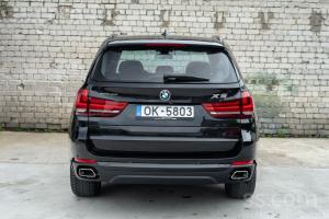 Black BMW X5 2017 in Liepaja, with an engine capacity of 3.00 L and mileage of 242 thousand km for 25000 €, photo 6 on AUTOMOTO.COM.LV