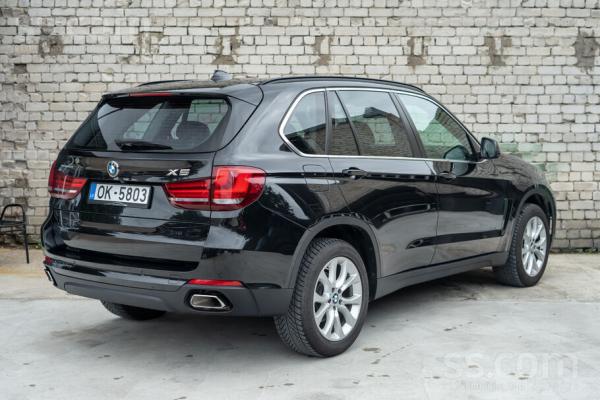 Black BMW X5 2017 in Liepaja, with an engine capacity of 3.00 L and mileage of 242 thousand km for 25000 €, photo 7 on AUTOMOTO.COM.LV