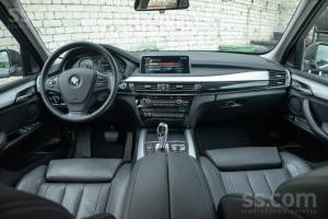 Black BMW X5 2017 in Liepaja, with an engine capacity of 3.00 L and mileage of 242 thousand km for 25000 €, photo 8 on AUTOMOTO.COM.LV