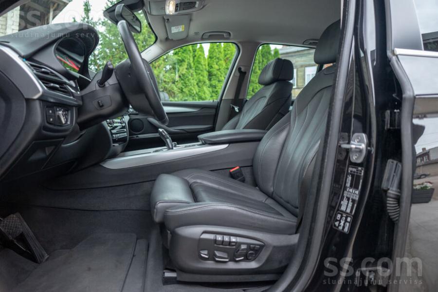 Black BMW X5 2017 in Liepaja, with an engine capacity of 3.00 L and mileage of 242 thousand km for 25000 €, photo 10 on AUTOMOTO.COM.LV