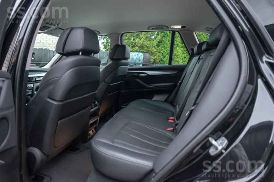 Black BMW X5 2017 in Liepaja, with an engine capacity of 3.00 L and mileage of 242 thousand km for 25000 €, photo 11 on AUTOMOTO.COM.LV