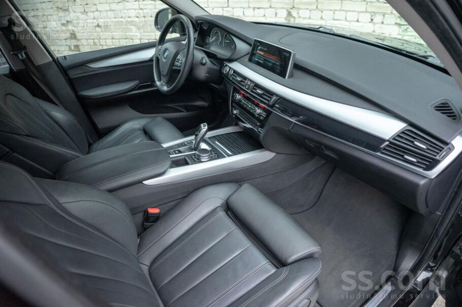 Black BMW X5 2017 in Liepaja, with an engine capacity of 3.00 L and mileage of 242 thousand km for 25000 €, photo 14 on AUTOMOTO.COM.LV
