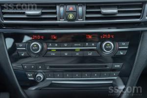Black BMW X5 2017 in Liepaja, with an engine capacity of 3.00 L and mileage of 242 thousand km for 25000 €, photo 17 on AUTOMOTO.COM.LV
