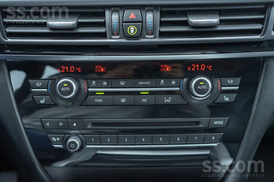 Black BMW X5 2017 in Liepaja, with an engine capacity of 3.00 L and mileage of 242 thousand km for 25000 €, photo 17 on AUTOMOTO.COM.LV