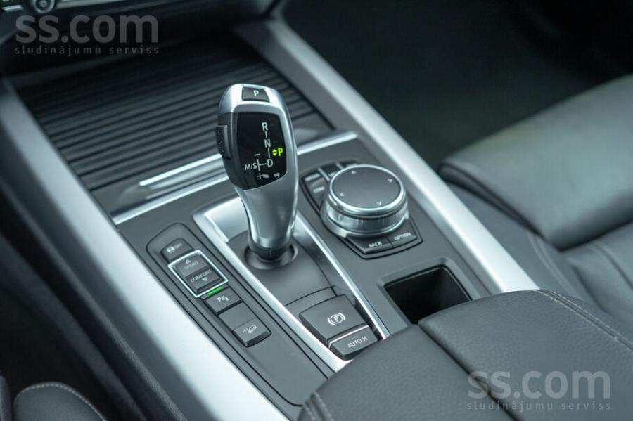 Black BMW X5 2017 in Liepaja, with an engine capacity of 3.00 L and mileage of 242 thousand km for 25000 €, photo 18 on AUTOMOTO.COM.LV