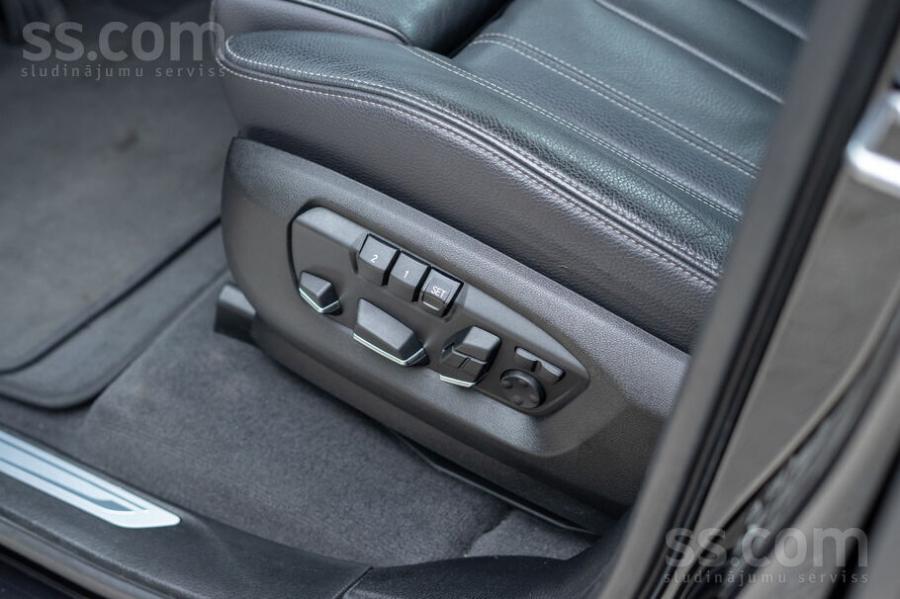 Black BMW X5 2017 in Liepaja, with an engine capacity of 3.00 L and mileage of 242 thousand km for 25000 €, photo 20 on AUTOMOTO.COM.LV