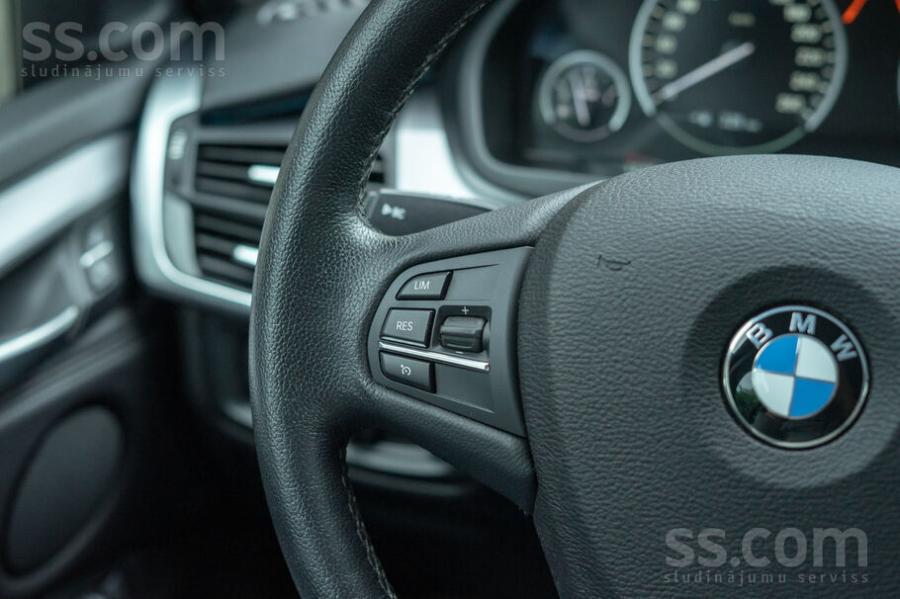 Black BMW X5 2017 in Liepaja, with an engine capacity of 3.00 L and mileage of 242 thousand km for 25000 €, photo 26 on AUTOMOTO.COM.LV