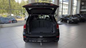 Black BMW X5 2017 in Marijampole, with an engine capacity of 2.99 L and mileage of 160 thousand km for 24999 €, photo 6 on AUTOMOTO.COM.LV