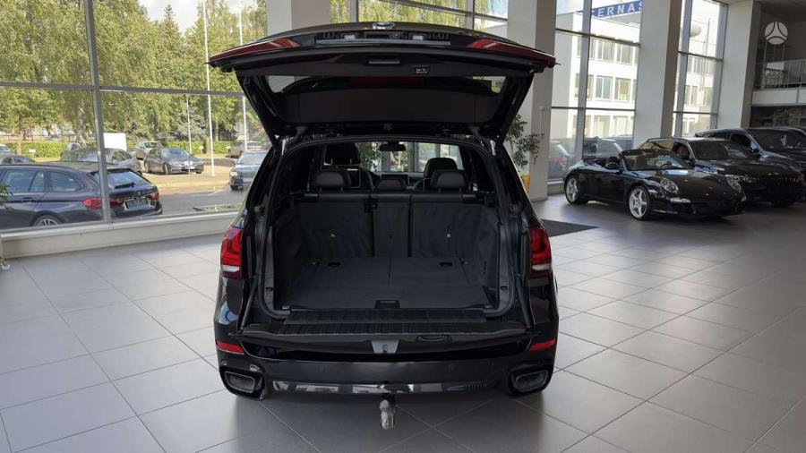 Black BMW X5 2017 in Marijampole, with an engine capacity of 2.99 L and mileage of 160 thousand km for 24999 €, photo 6 on AUTOMOTO.COM.LV