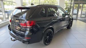 Black BMW X5 2017 in Marijampole, with an engine capacity of 2.99 L and mileage of 160 thousand km for 24999 €, photo 7 on AUTOMOTO.COM.LV