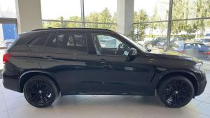 Black BMW X5 2017 in Marijampole, with an engine capacity of 2.99 L and mileage of 160 thousand km for 24999 €, photo 8 on AUTOMOTO.COM.LV