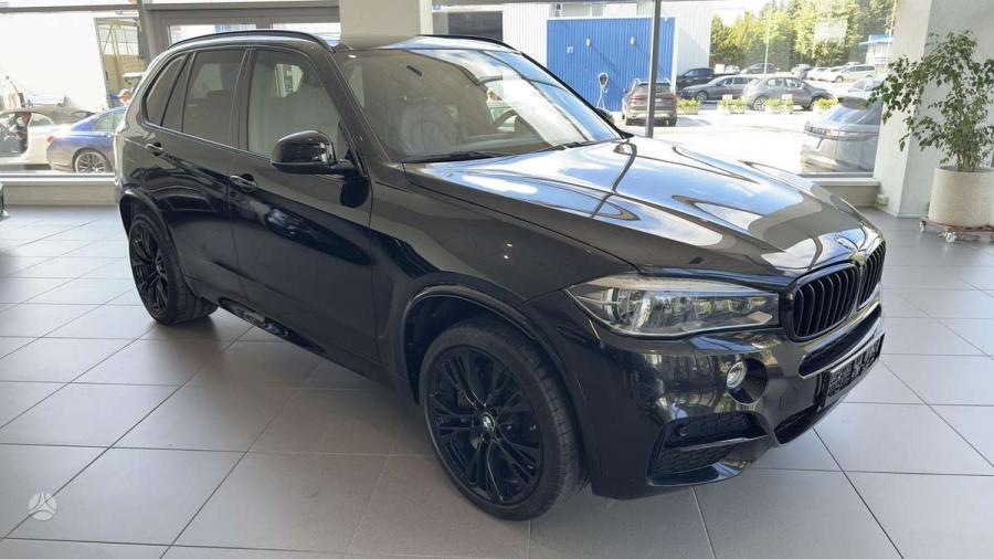 Black BMW X5 2017 in Marijampole, with an engine capacity of 2.99 L and mileage of 160 thousand km for 24999 €, photo 9 on AUTOMOTO.COM.LV