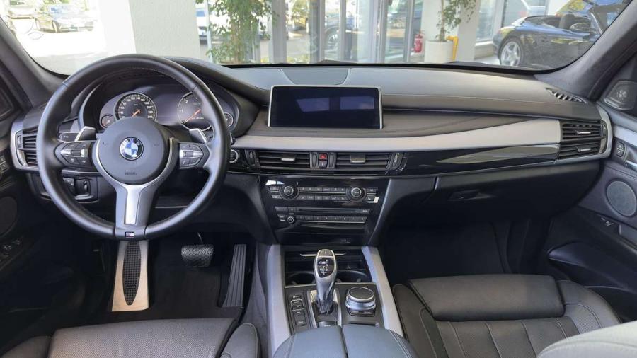 Black BMW X5 2017 in Marijampole, with an engine capacity of 2.99 L and mileage of 160 thousand km for 24999 €, photo 12 on AUTOMOTO.COM.LV