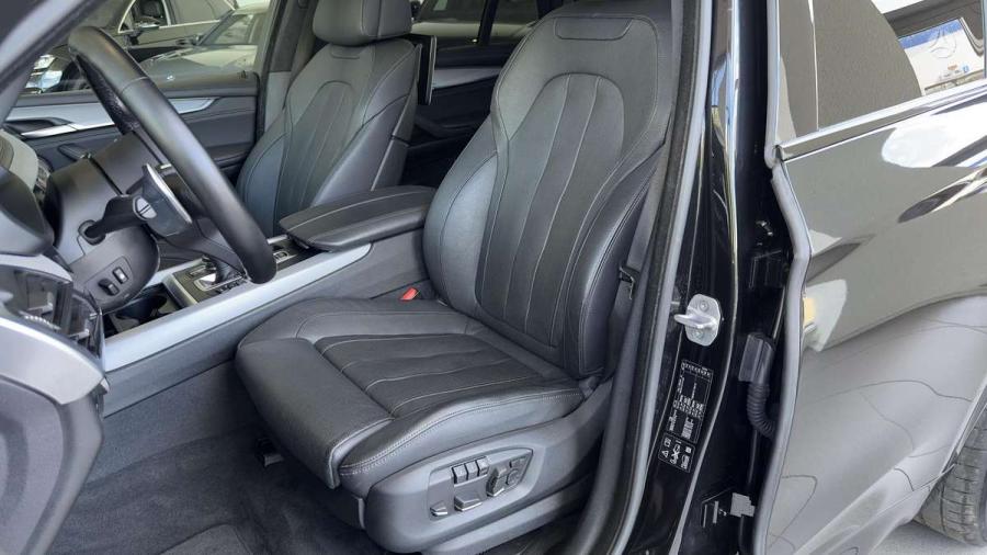 Black BMW X5 2017 in Marijampole, with an engine capacity of 2.99 L and mileage of 160 thousand km for 24999 €, photo 14 on AUTOMOTO.COM.LV