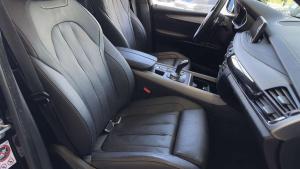 Black BMW X5 2017 in Marijampole, with an engine capacity of 2.99 L and mileage of 160 thousand km for 24999 €, photo 17 on AUTOMOTO.COM.LV