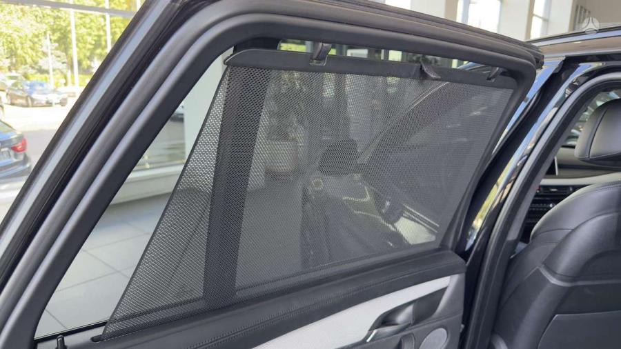 Black BMW X5 2017 in Marijampole, with an engine capacity of 2.99 L and mileage of 160 thousand km for 24999 €, photo 22 on AUTOMOTO.COM.LV